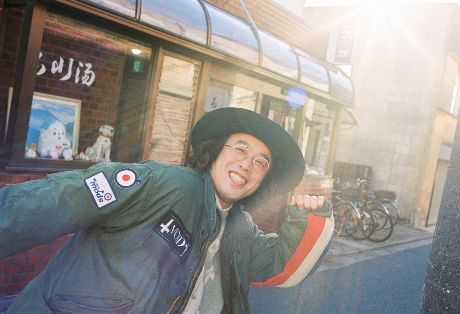 「無名時代に手売りしてた頃と空気は変わらない」—やついいちろう、下北沢の変遷はどう映っているのか - 東京都実験区下北沢